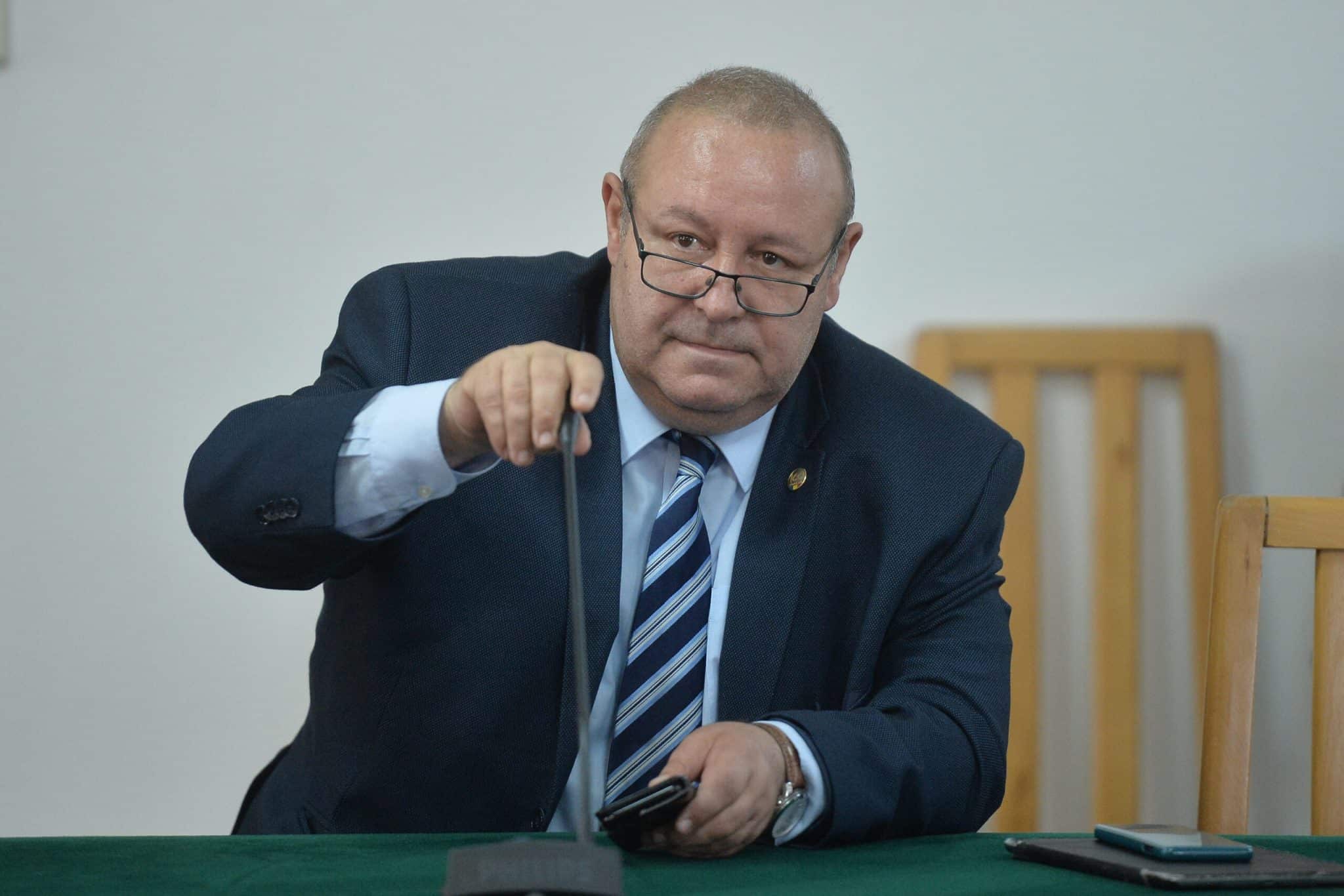 Liberalul vopsit, Daniel Fenechiu, retrage proiectul de lege care permitea SRI și STS să asigure ...