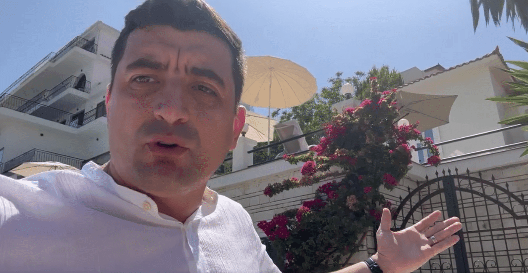 George Simion, la Saranda, în fața casei lui Nicolae Iorga: MAE a ...
