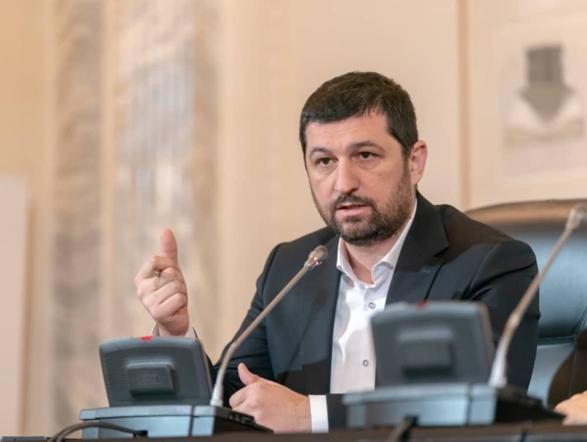 Marius Lulea (AUR): "România nu are nevoie de încă un Boc: Bolojan nu e ...