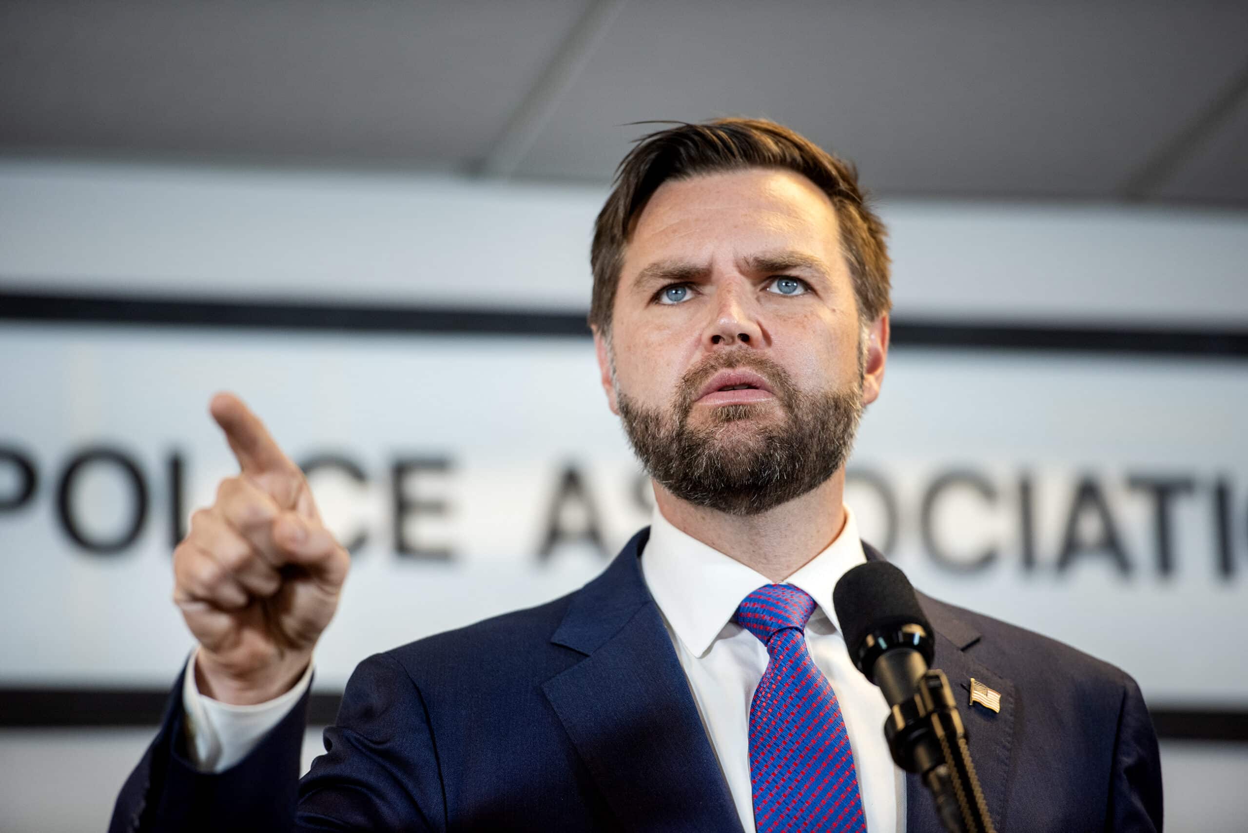 JD Vance a amenințat că SUA vor trimite trupe în Ucraina, dacă Putin nu ...