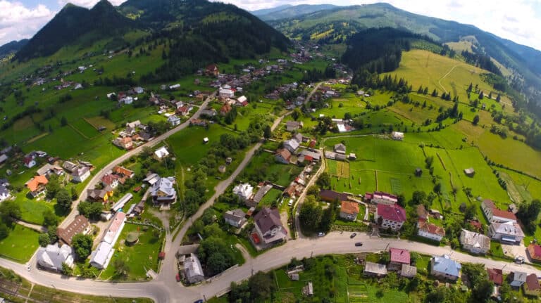 Turismul rural românesc, în declin: pensiunile montane pierd turiști în ...